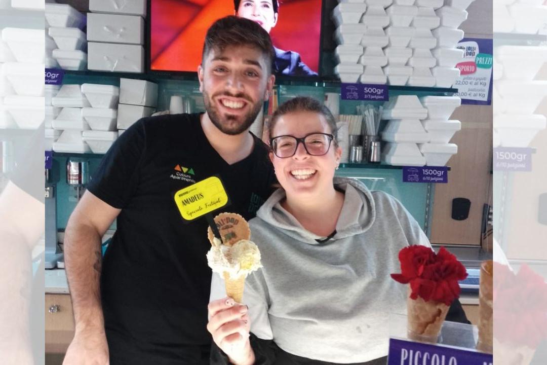 A Sanremo c’è il sole e in piazza spopola il gelato al gusto… Amadeus!