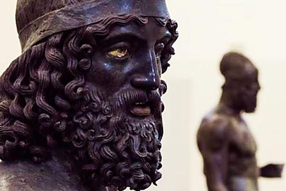 Bronzi di Riace, la loro storia e il mistero di una terza statua ...