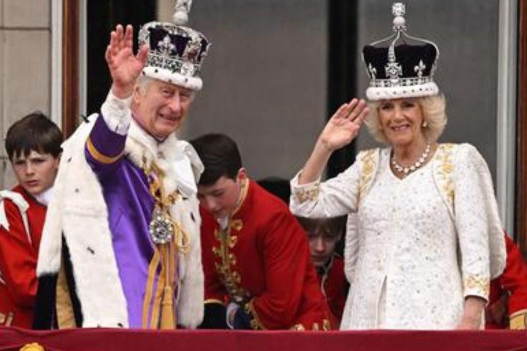 Carlo III è stato incoronato: «Sono qui per servire e non per essere ...