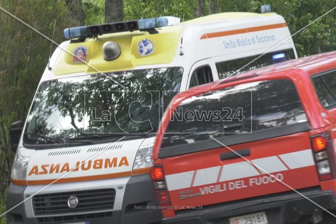 Cade in un dirupo mentre lavora nel suo terreno, morto anziano nel Reggino