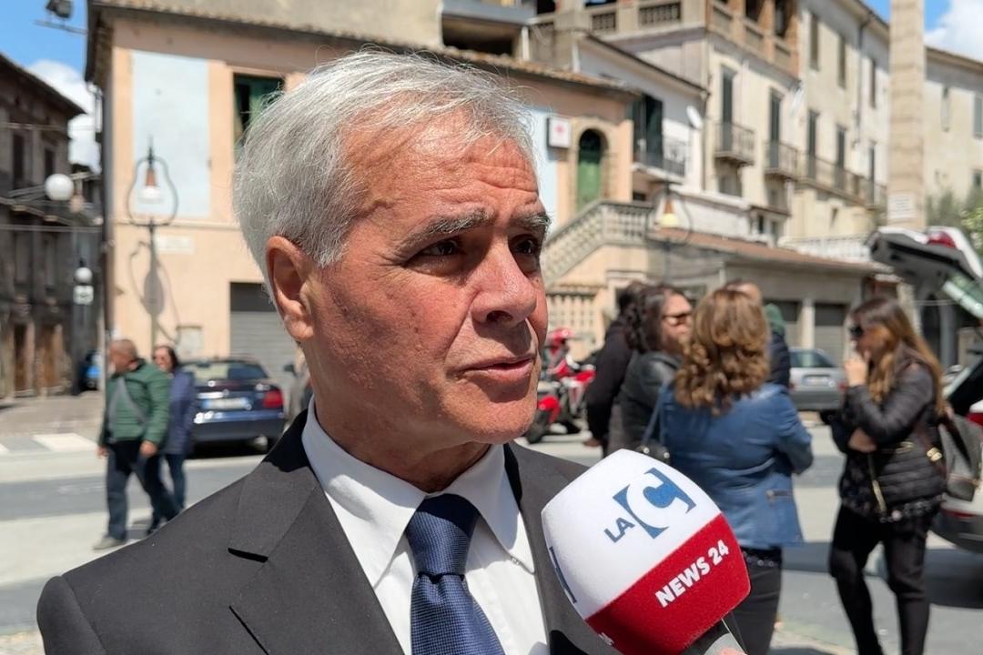 Sindaco e mamme di Longobucco manifestano per il diritto allo studio ...