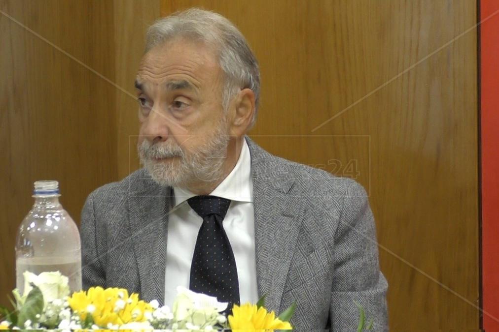 Il ricercatore Remuzzi a Catanzaro: «La Calabria? Può diventare regione ...