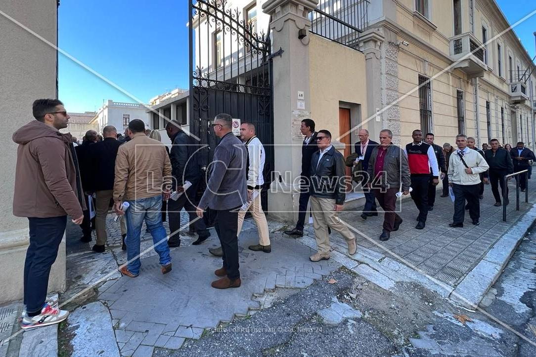 Arrivati a Reggio Calabria i 50 medici cubani, attesa domani l ...