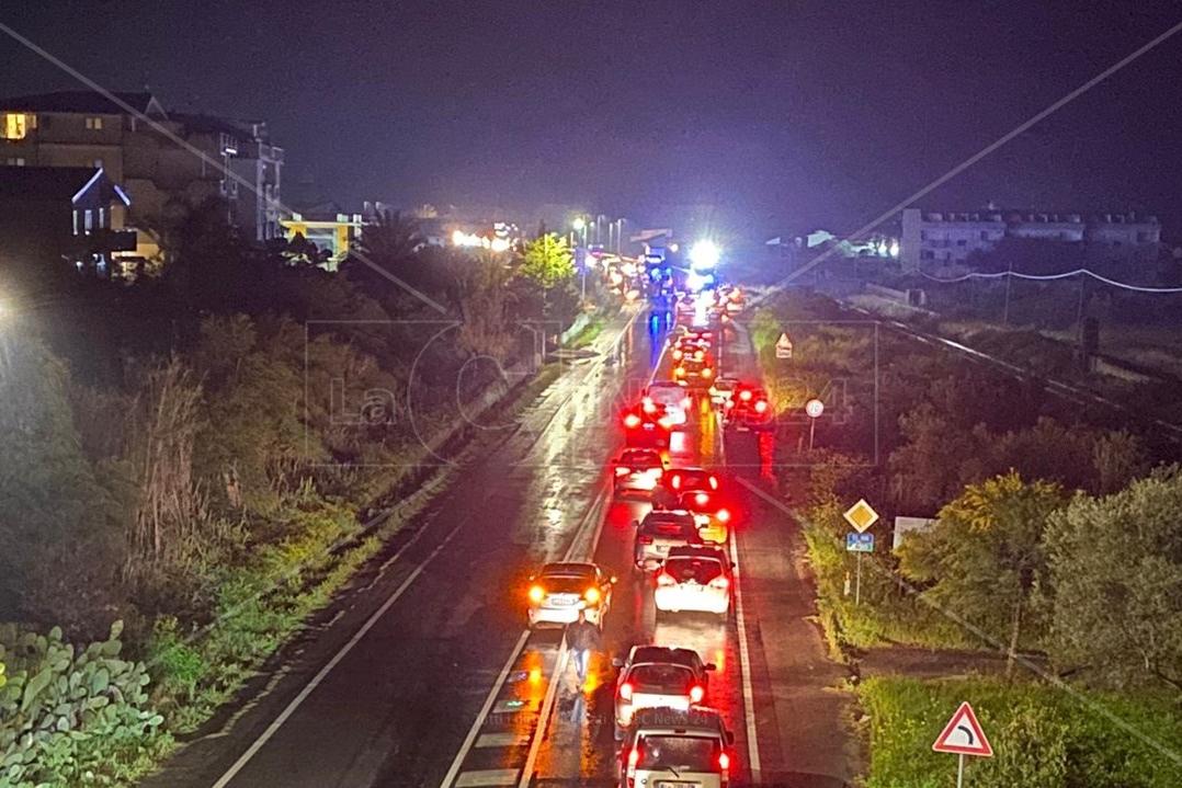 Tragico incidente sulla statale 106 nel Reggino: un morto nell'impatto ... Tragico incidente sulla statale 106 nel Reggino: un morto nell'impatto ...