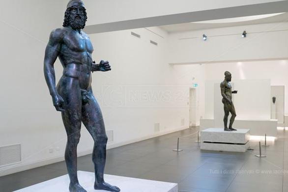 Reggio, tutto pronto per l'inaugurazione della mostra Rara Avis di ...