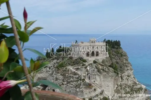 Tropea Capitale della cultura, la coordinatrice contro il sindaco: «Ha ... Tropea Capitale della cultura, la coordinatrice contro il sindaco: «Ha ...