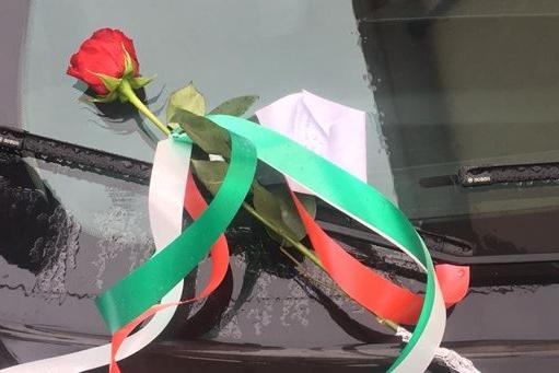 Vibo, rosa su gazzella dei carabinieri per solidarietà