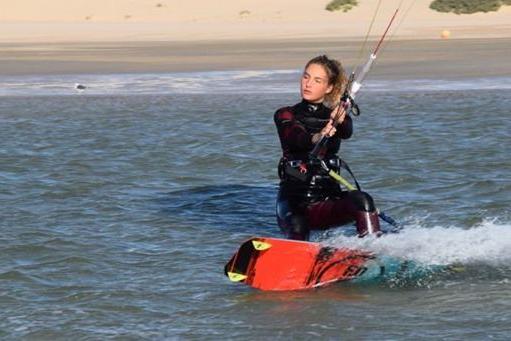 Bella e vincente: la stella calabrese del kitesurf