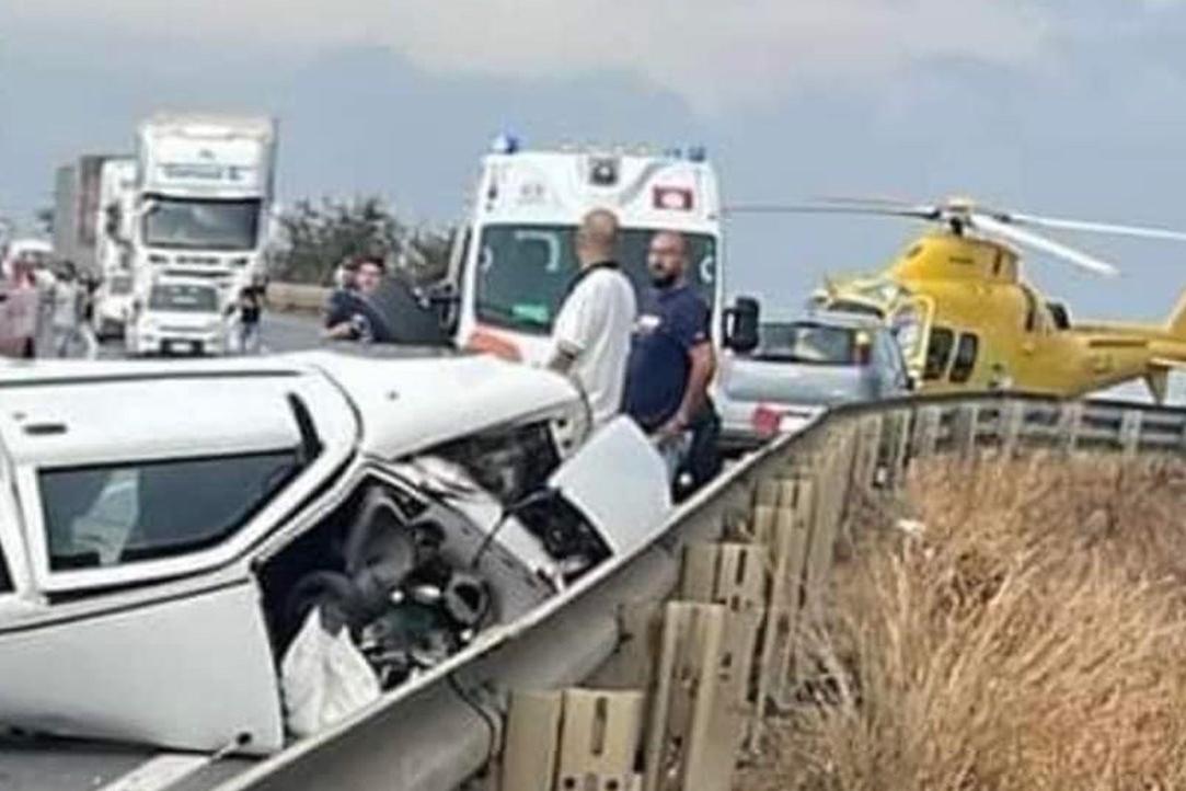Ancora sangue sulla statale 106, tragico incidente a Isola Capo Rizzuto ... Ancora sangue sulla statale 106, tragico incidente a Isola Capo Rizzuto ...