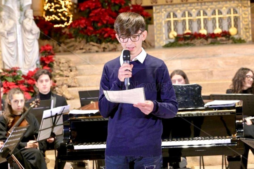 L'emozionante discorso di Raffaele al Concerto per la pace a Cosenza ...