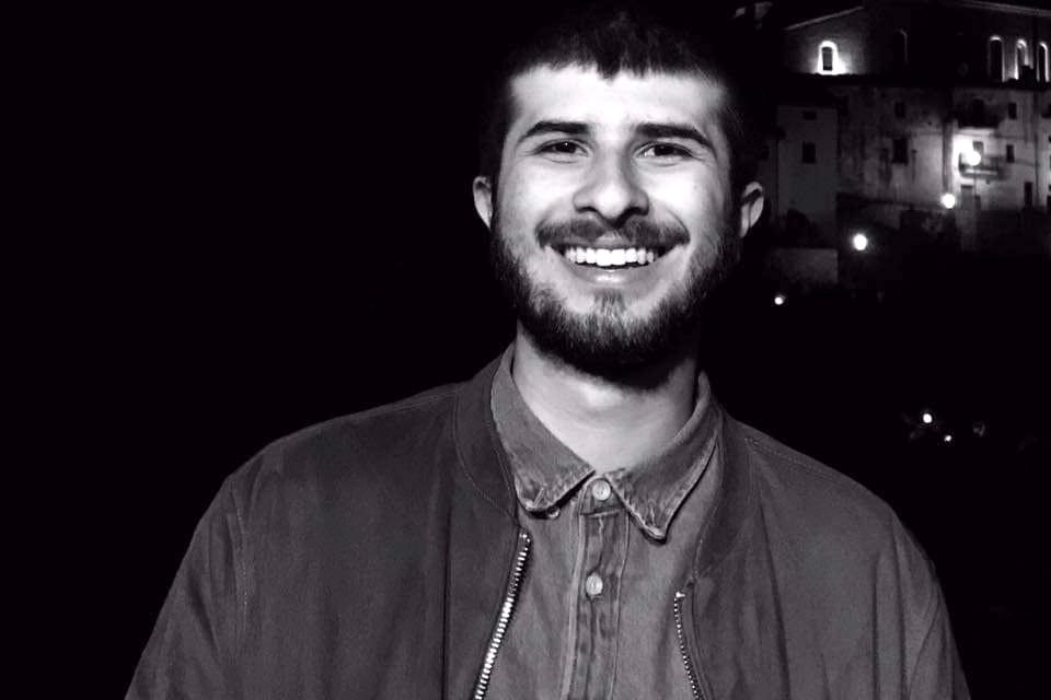 È morto Lorenzo Pataro, il poeta calabrese aveva 27 anni: viveva per le ...