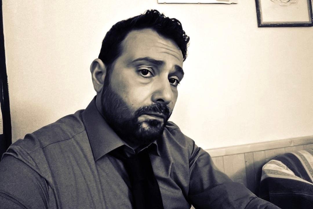 Autore e poeta, Francesco Scarcella si racconta: «Scrivere significa ...