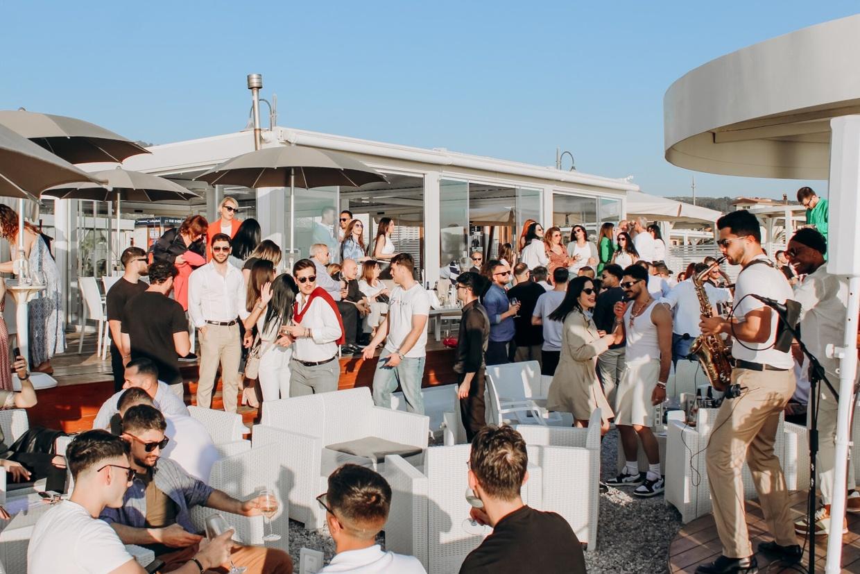 Falerna Marina, al Riva Restaurant arriva il Flower Glory show