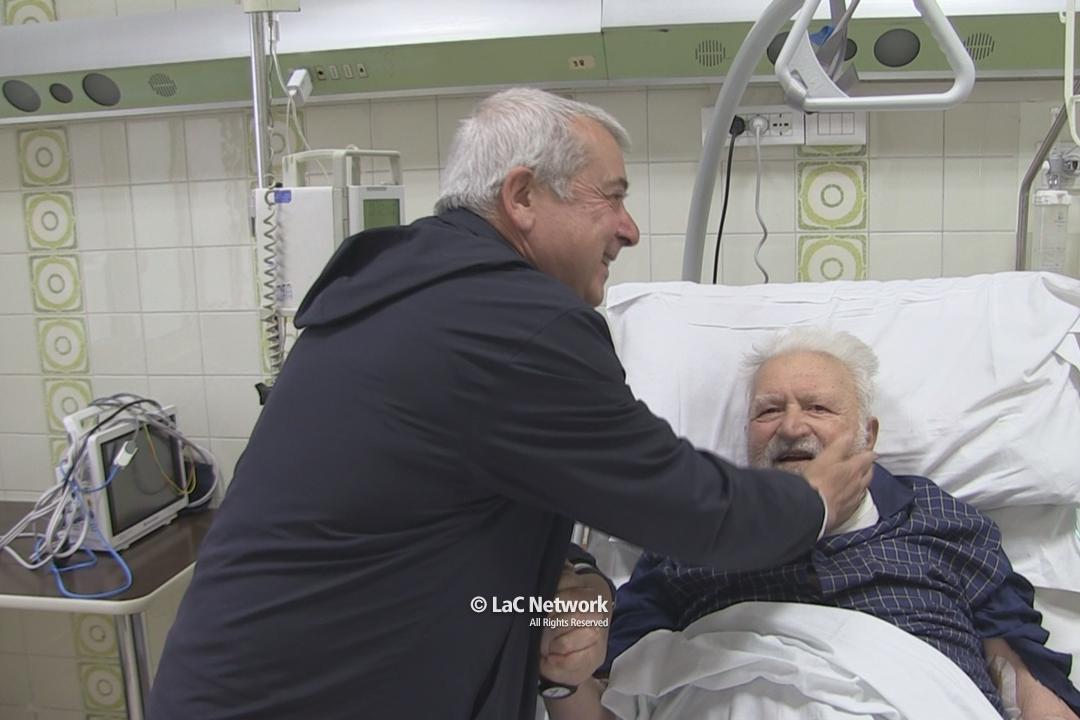 L’Arcivescovo di Cosenza in ospedale da Padre Fedele: l’abbraccio di ...