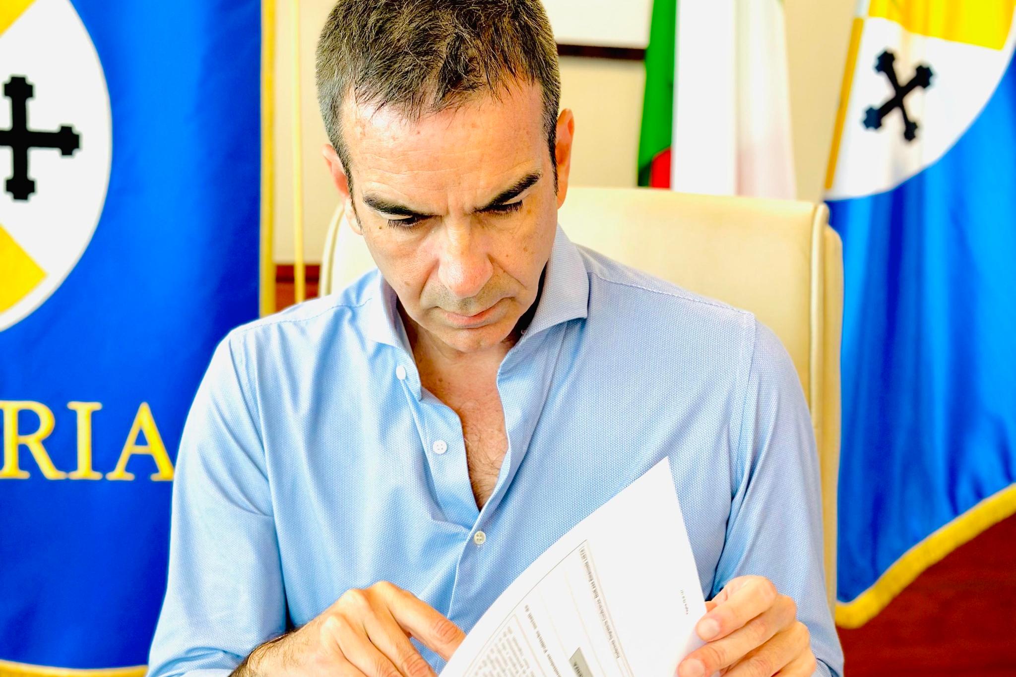 Roberto Occhiuto indagato, toni da (finta) retromarcia