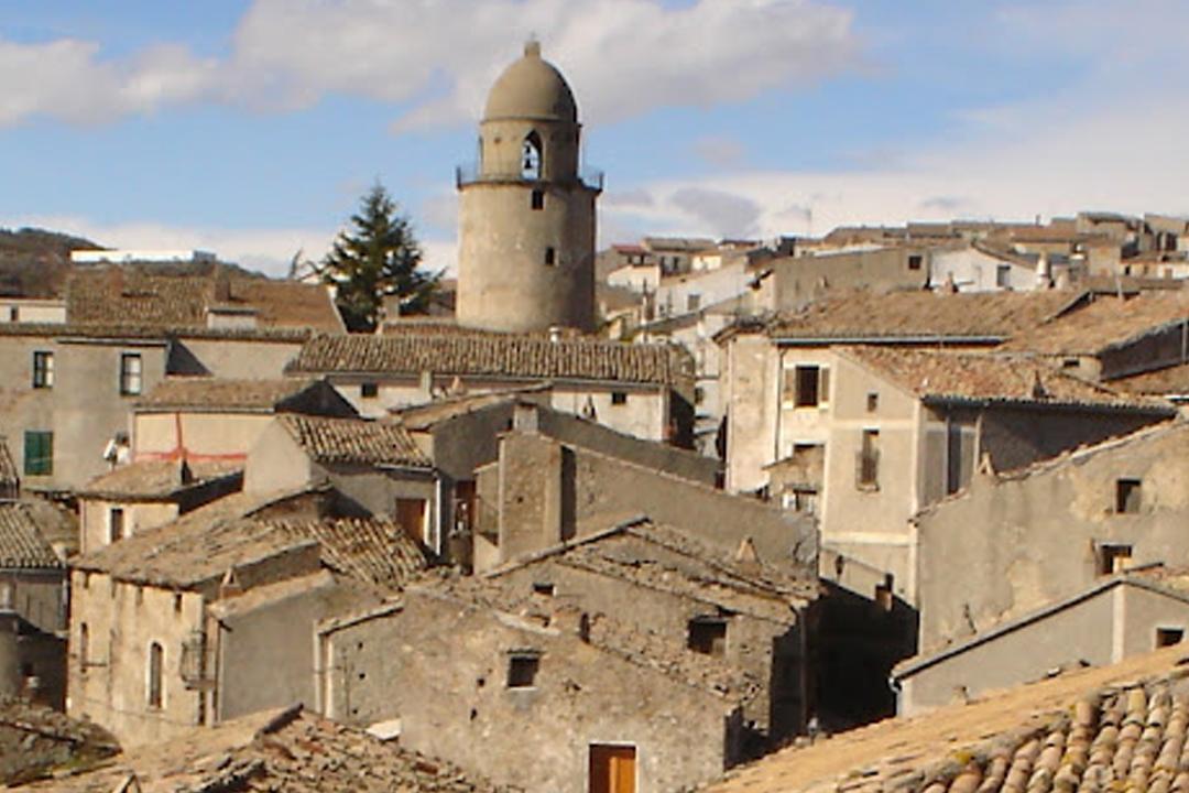 Campana, il paese che scompare ogni giorno di più. Il sindaco: «Lo ...