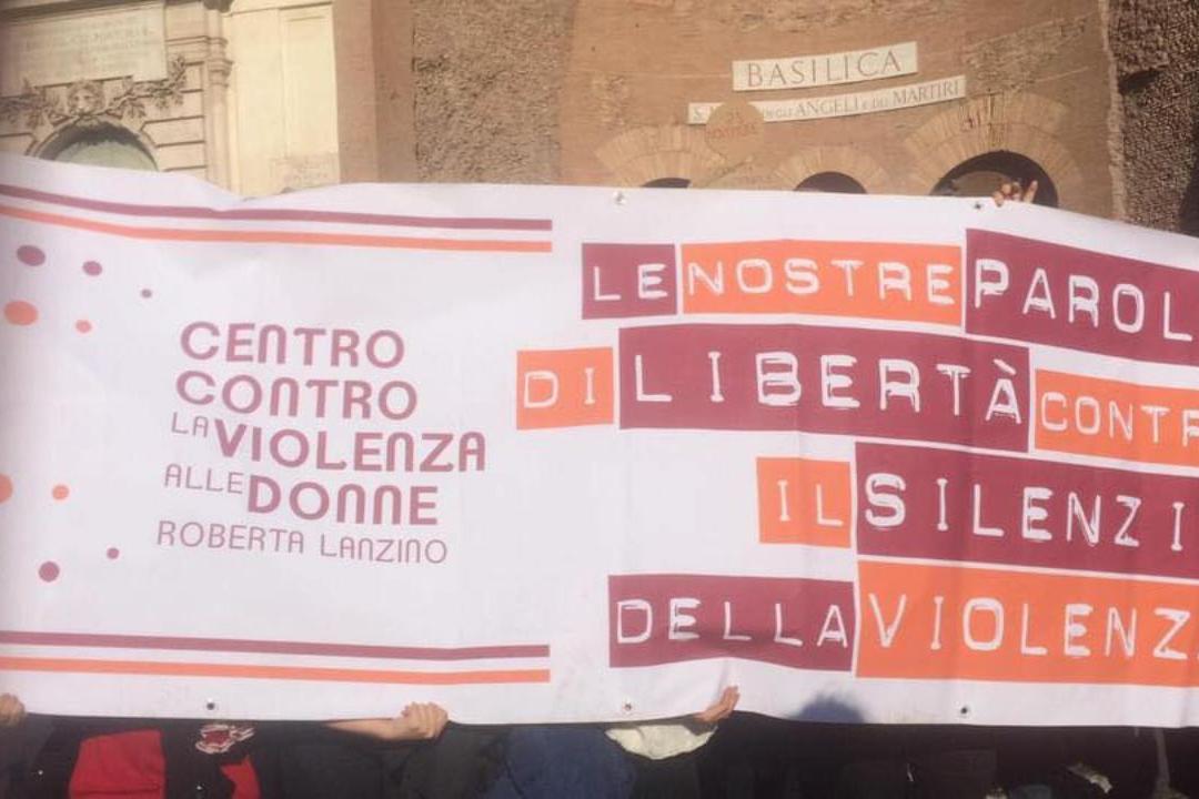 Post "maschilista" del docente Unical Spartaco Pupo. Il centro Lanzino ...