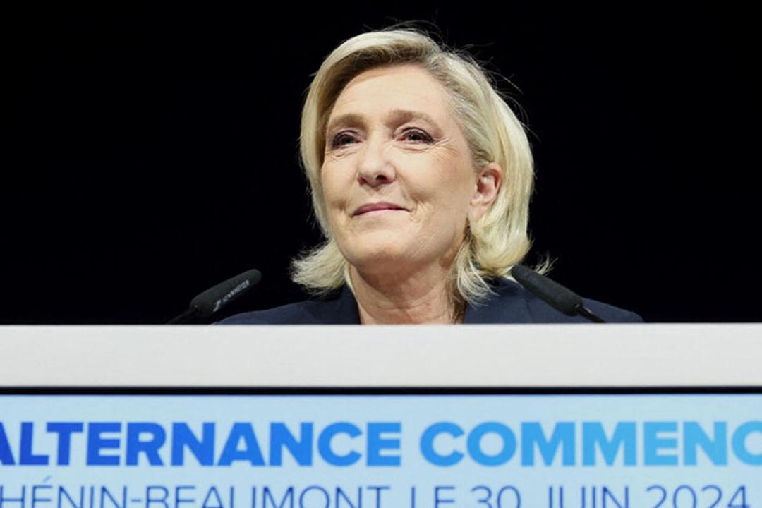 Elezioni Francia, l'onda nera avanza. Le Pen e il RN al 34%, bene la ...
