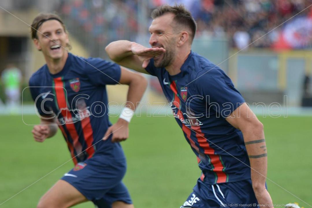 Cosenza, dalla Samp alla Samp: tutto è cambiato in casa rossoblù