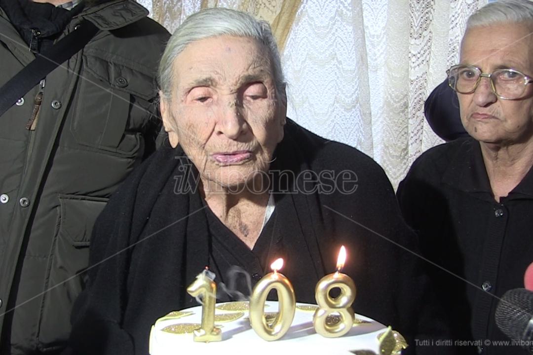Spadola festeggia i 108 anni di Maria Rosa, il sindaco: «Venite a ...