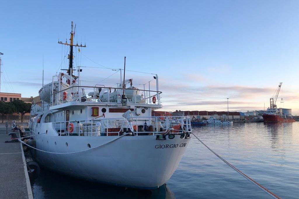 La nave "Giorgio Cini" della Guardia di Finanza al Porto di Vibo Marina