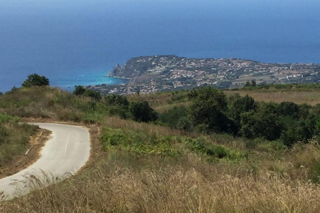 Coccorino, il balcone naturale di Capo Vaticano che si affaccia su ...