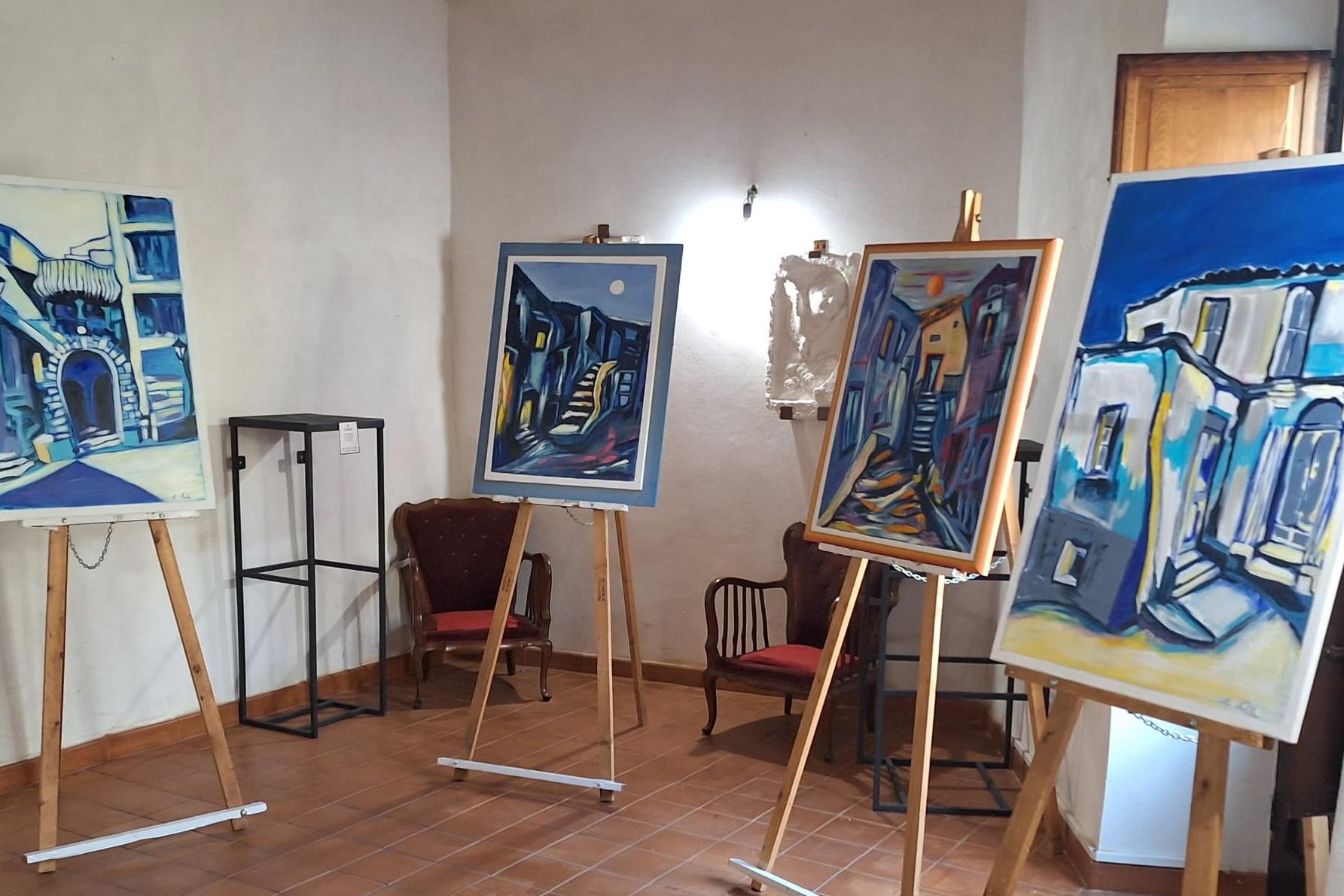 Pittura, a Polistena successo per la mostra Blue Vertigo dell’artista ...
