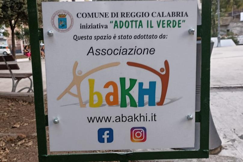 Reggio, l'Associazione Abakhi adotta piazza Salazar