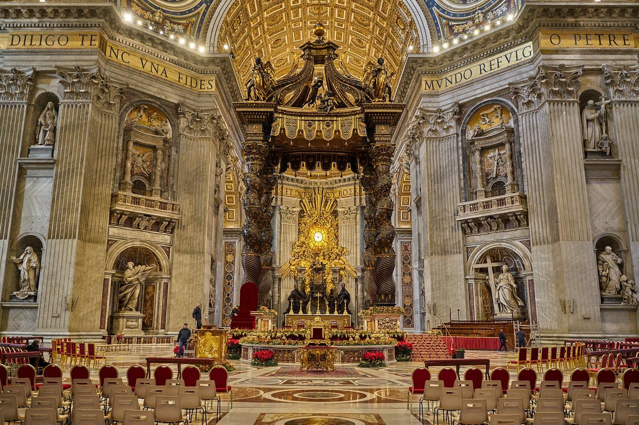 Il baldacchino della Basilica di San Pietro restaurato da due calabresi ...