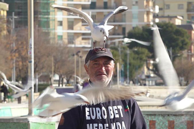 Spettacolo sul lungomare con "Roberto dei gabbiani"