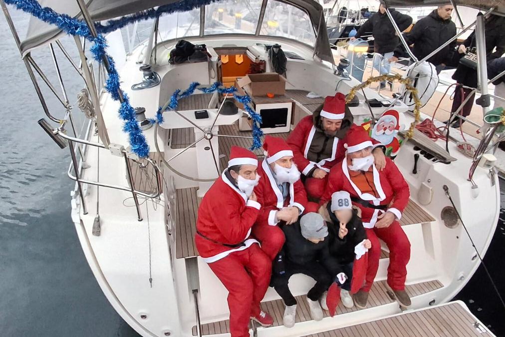 A Vibo Marina Babbo Natale arriva in barca a vela: doni e sorrisi ai ...