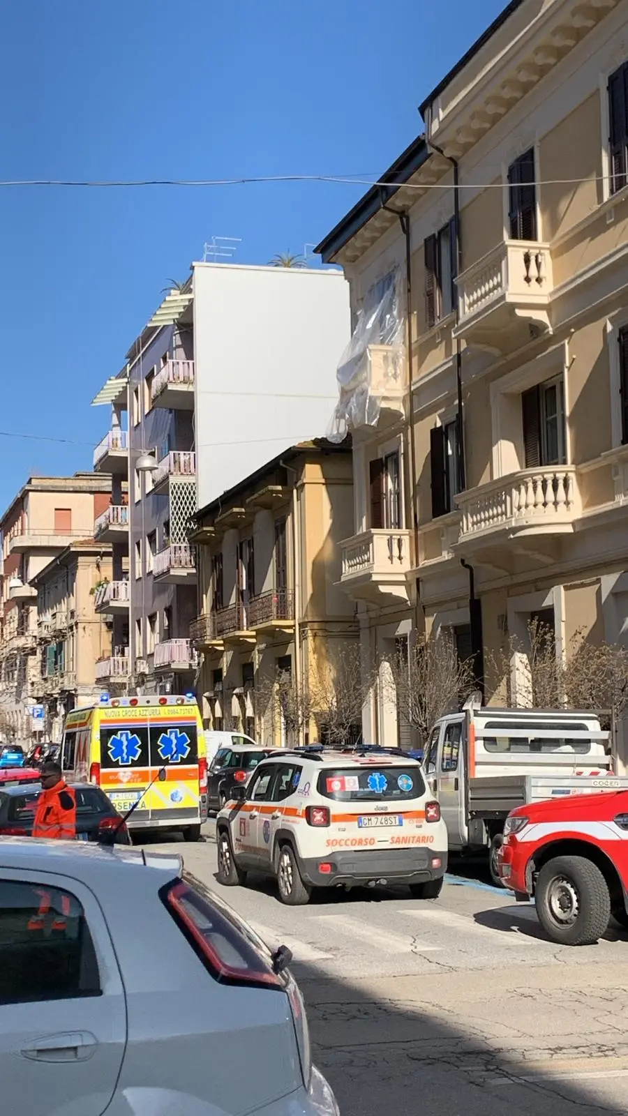 Cosenza, donna barricata in casa in viale Triste: intervento di vigili ...