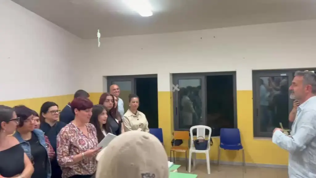 Le perle in dialetto nei comizi di Vito Regio