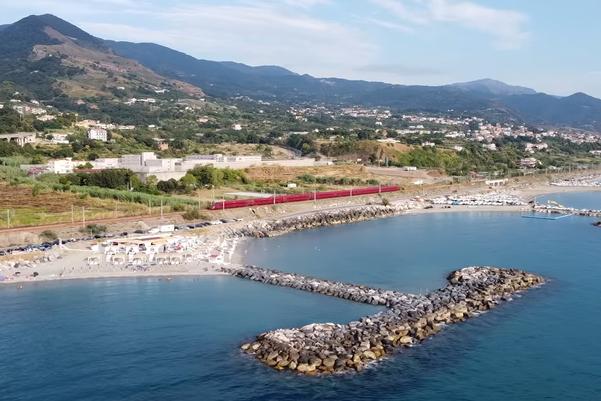 Mare pulito e servizi per i bimbi: Bandiere Verdi a Praia, Paola ...
