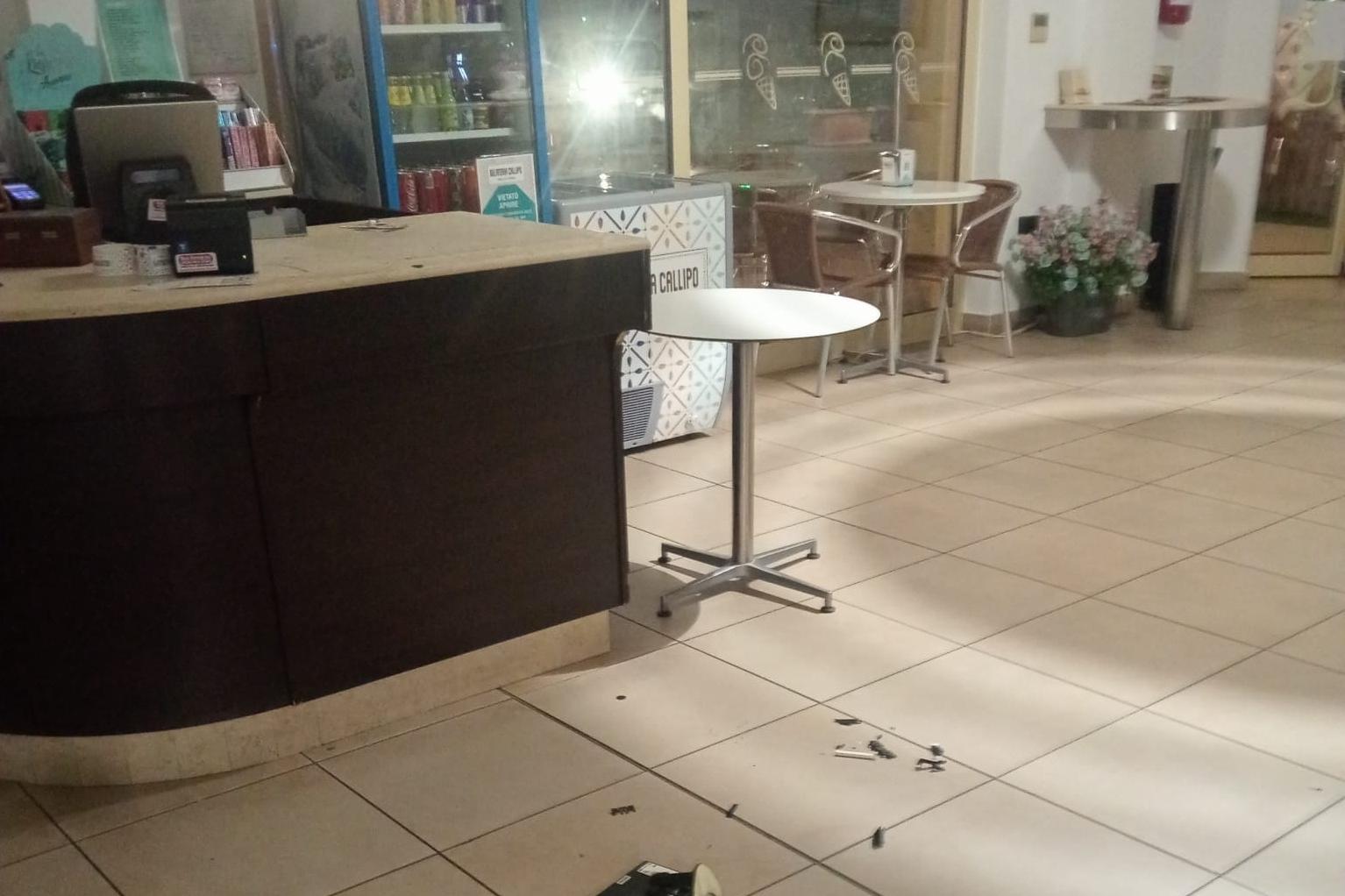 Furto con scasso alla Gelateria Callipo di Pizzo, sottratta nella notte ...