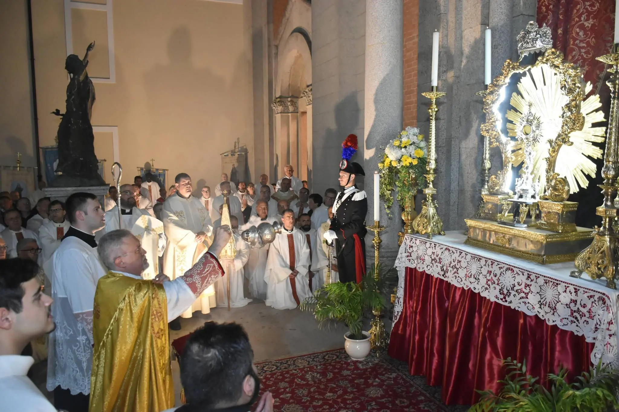 A Mileto grande partecipazione alla festa del Corpus Domini, il vescovo ...